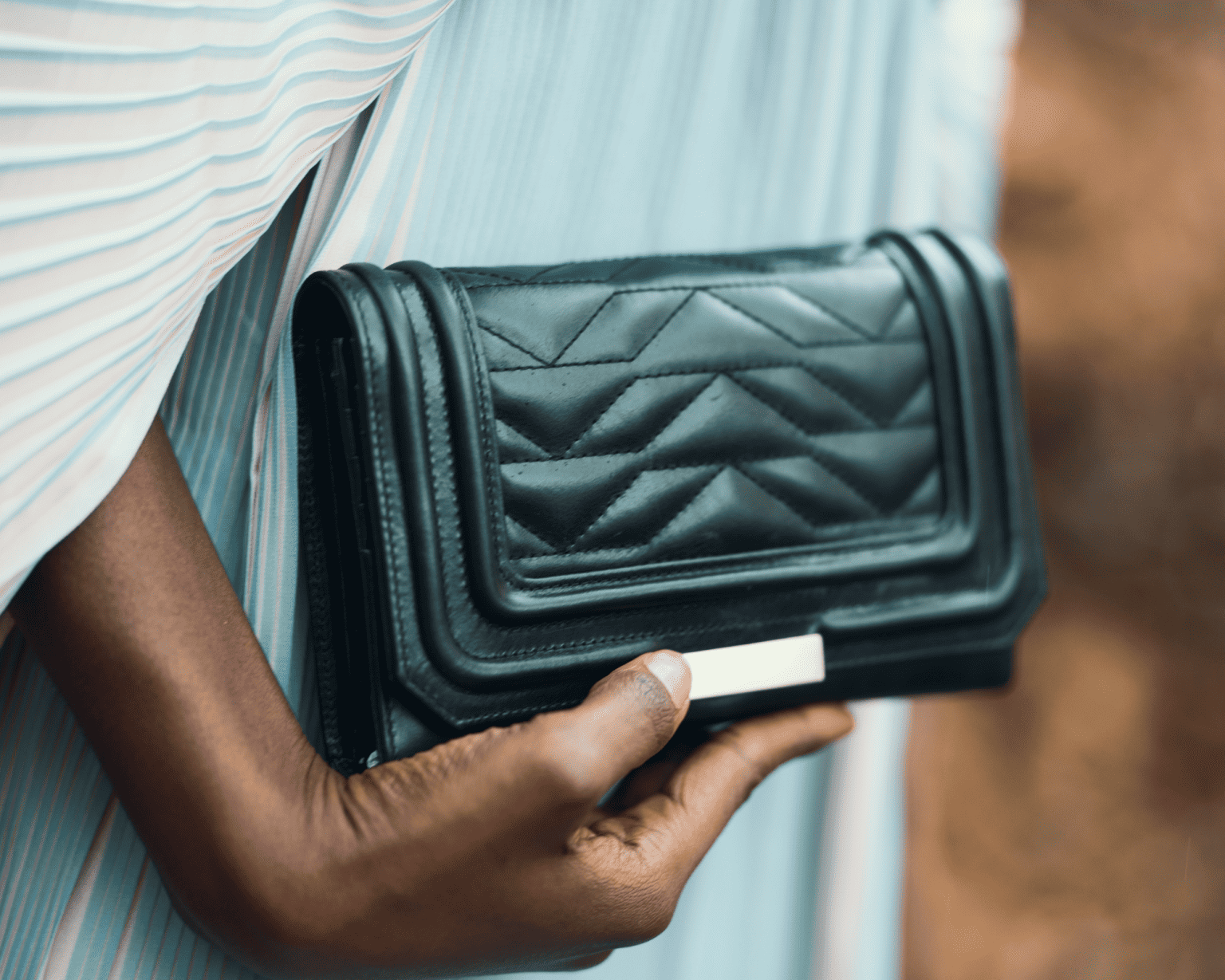 Can I Bring A Purse And A Personal Item On A Plane? Here’s The ...